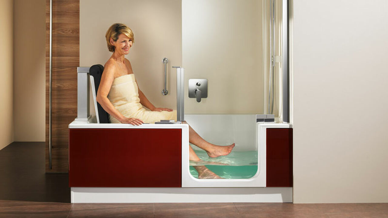 Duschbadewanne mit Hebesitz ausgezeichnet | TGA